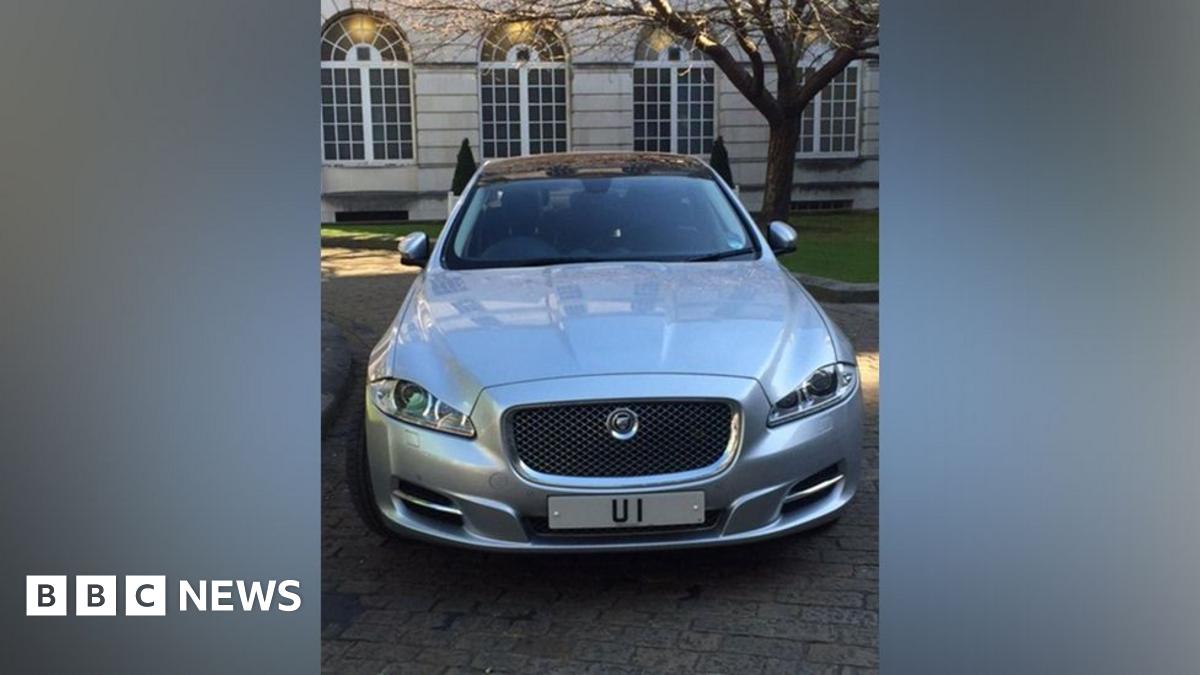 Sale of Leeds Lord Mayor's car number plate could fetch £500k - BBC News