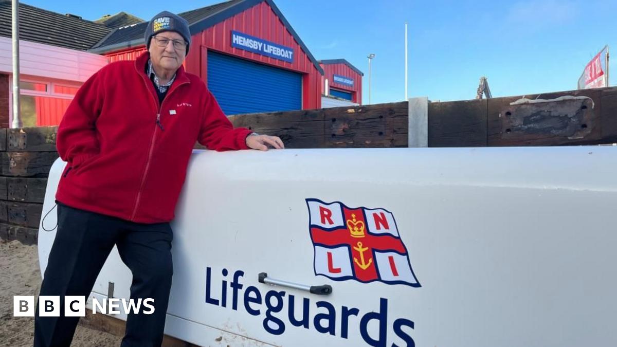 Great Yarmouth body 'putting fireworks before lifeguards' - BBC News