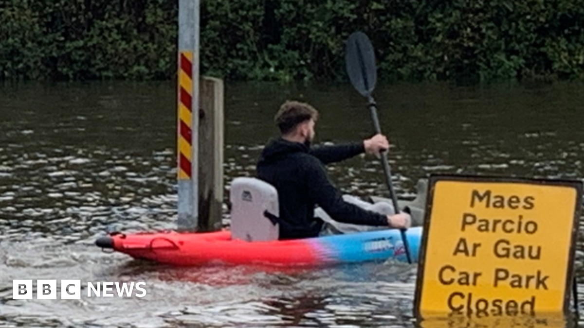 Wales weather: Tenby caravan site evacuated as Storm Ciarán hits - BBC News