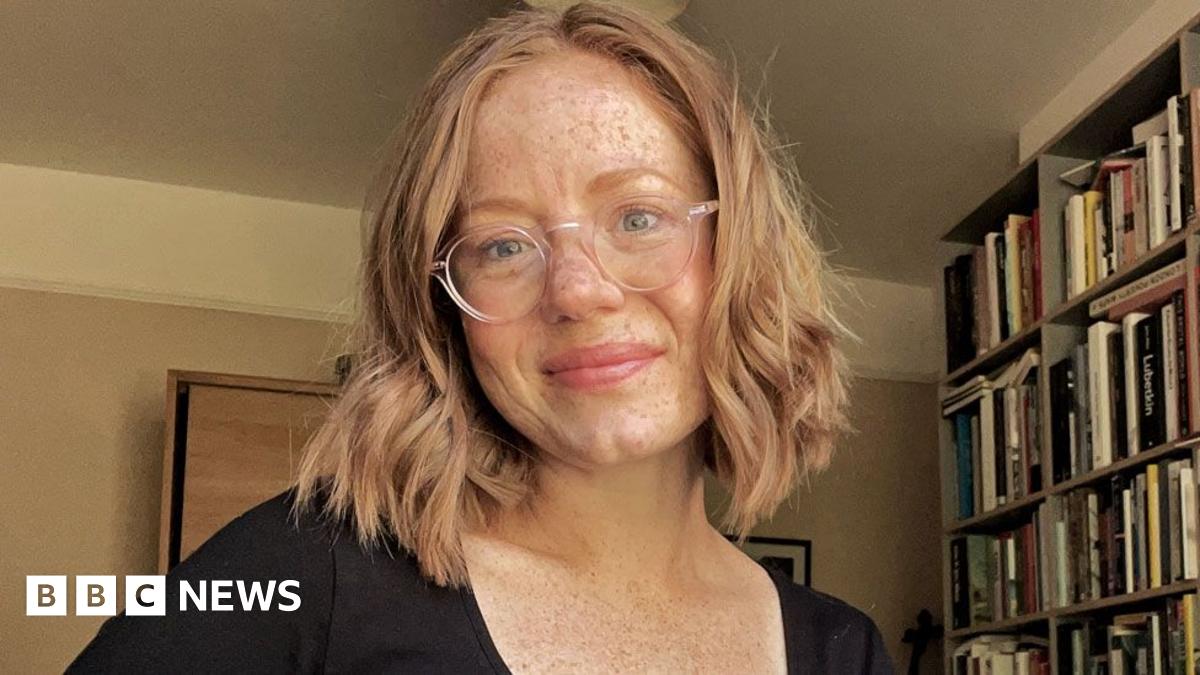 Four-day week: Does working compressed hours make you happier? - BBC News