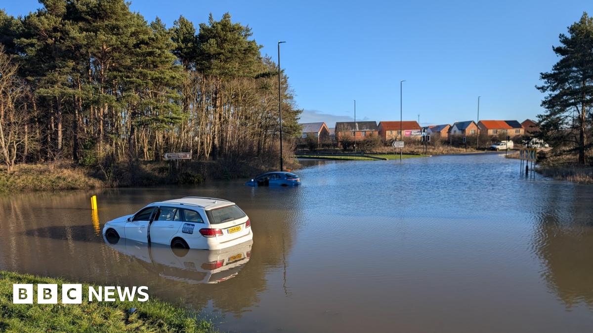 Sandy Lane roundabout flooded after water main bursts - BBC News