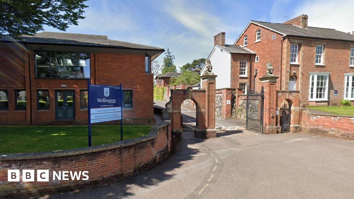 Ex-Wellington School teacher avoids ban for letting pupils drink - BBC News