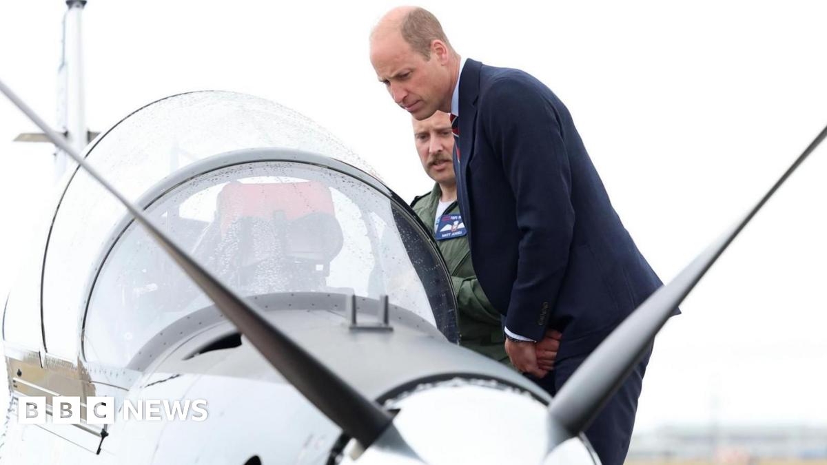 RAF Valley: Prince William returns to Anglesey air force base - BBC News