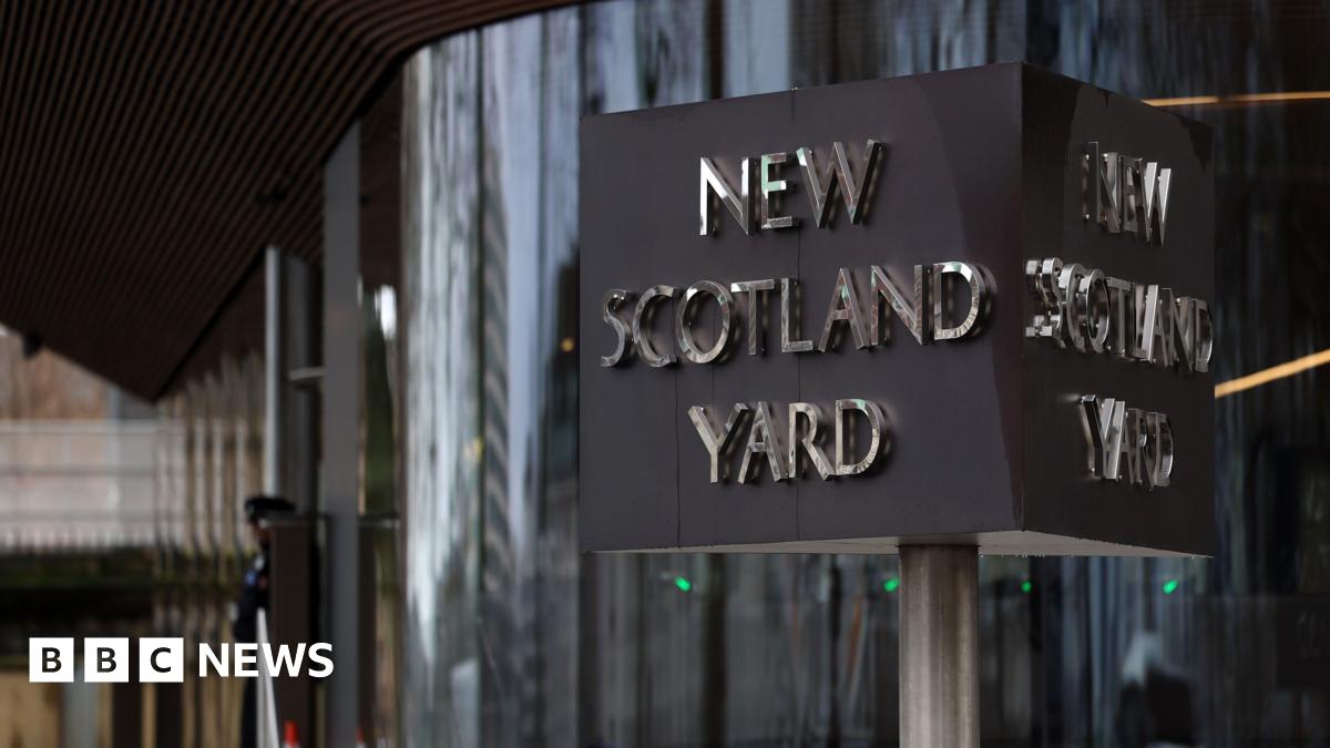 Child Q: Three Met officers face misconduct hearing over search - BBC News