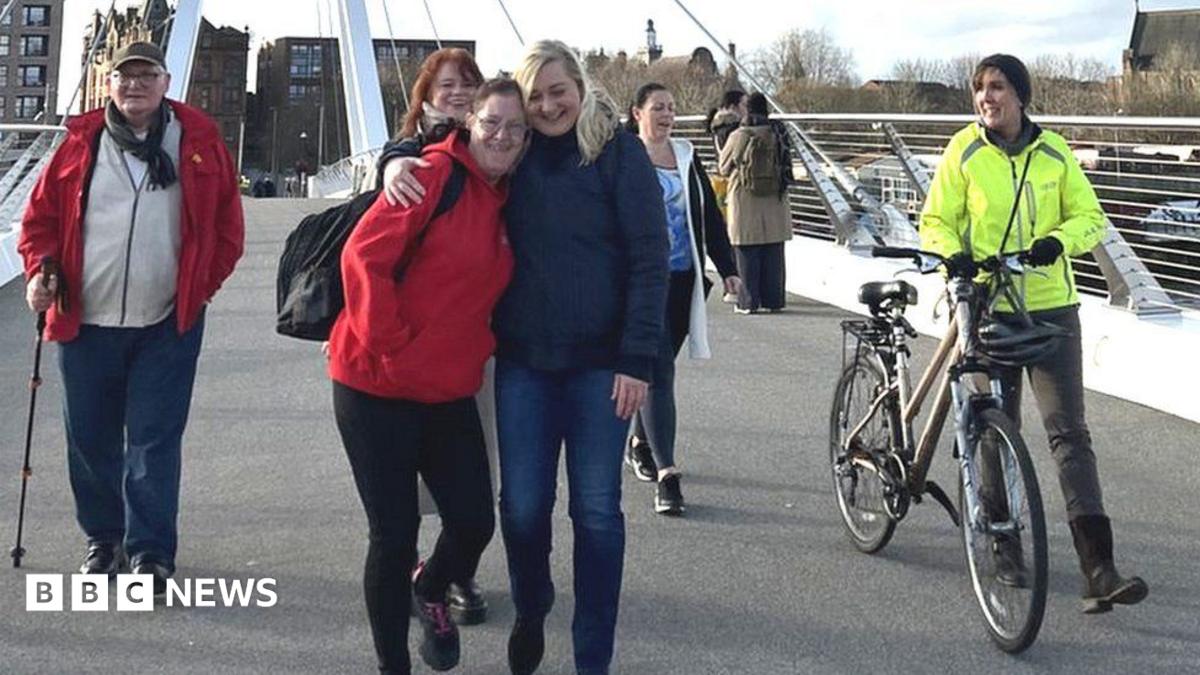 'Meet me in Govan' tour group walks community back to happiness - BBC News