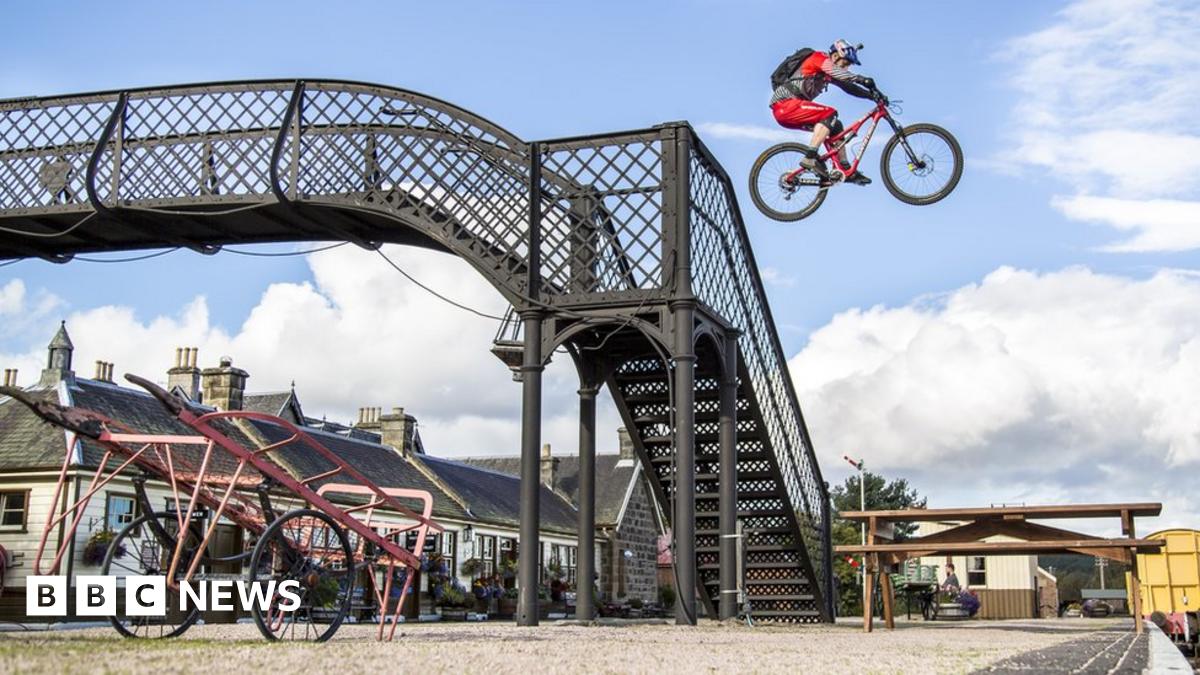 Danny MacAskill gets his daring from his mum, says dad - BBC News