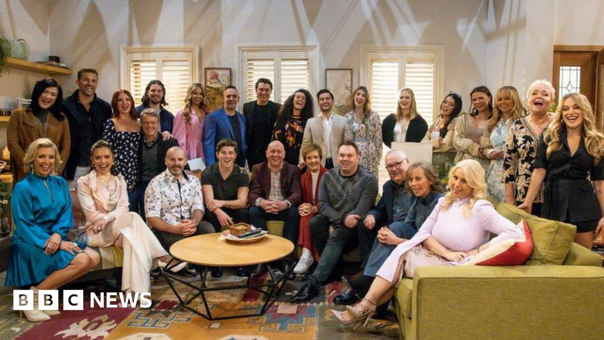 Neighbours finale: Final episode airs in Australia after 37 years - BBC ...
