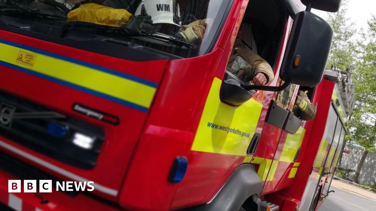 Firefighters tackle wooden Leeds office block blaze - BBC News