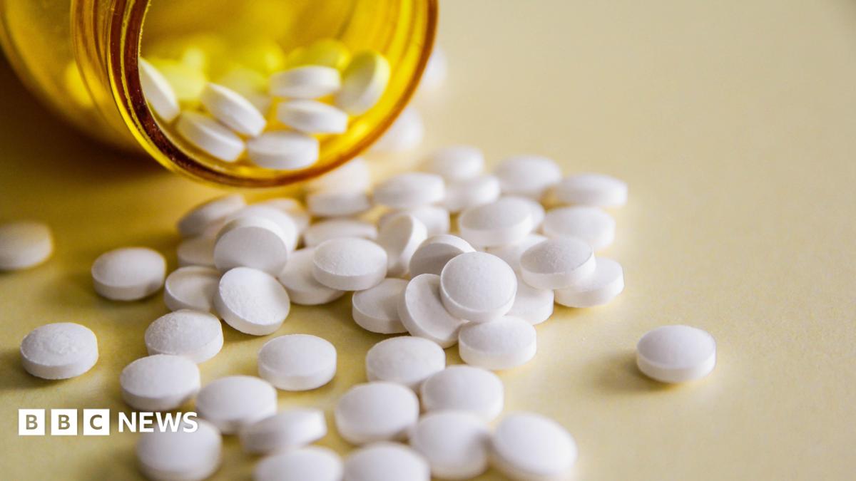 Second take-at-home pill for endometriosis approved for NHS use - BBC News