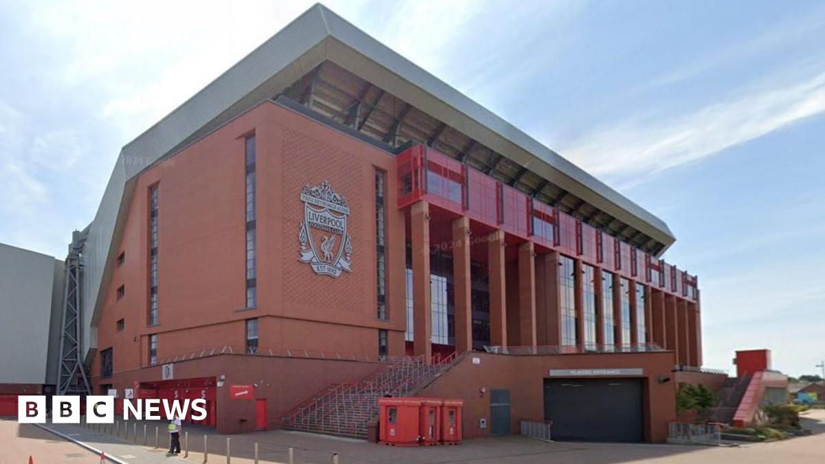 Liverpool v Man Utd: Eight detained after Anfield tragedy chants - BBC News