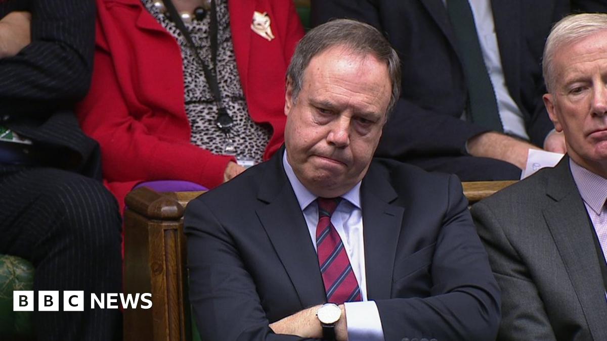 Brexit: DUP votes for amendment to delay UK exit - BBC News