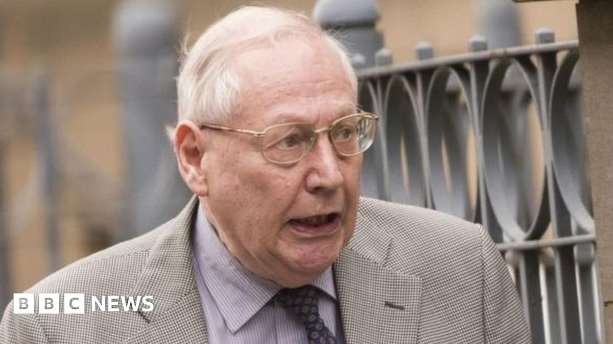 Disgraced teacher jailed for child abuse letter to prisoner - BBC News