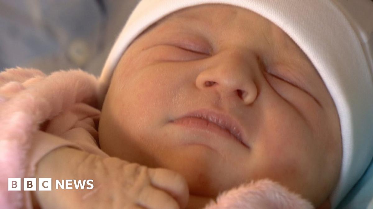 Babies born as bells chimed for 2019 - BBC News