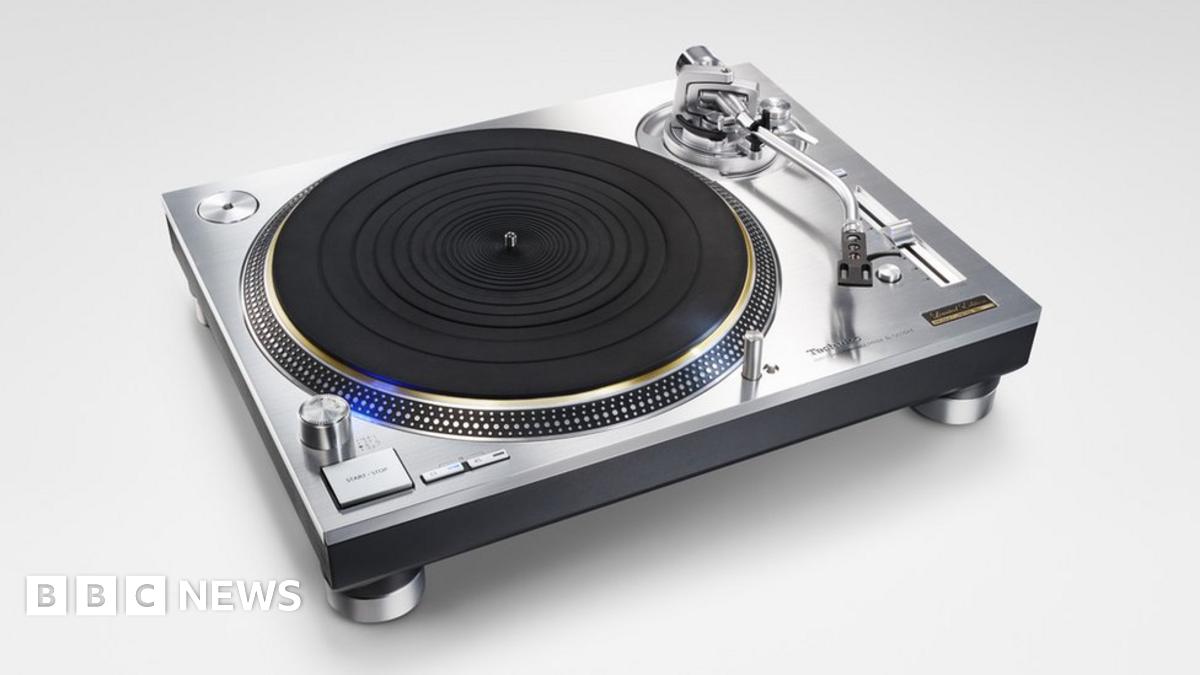 CES 2016: Revived Technics turntables revealed by Panasonic - BBC News