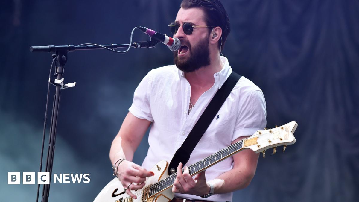 Music News round-up: Bottled off stage - BBC News