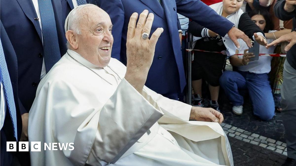 Pope Francis leaves hospital after hernia surgery - BBC News