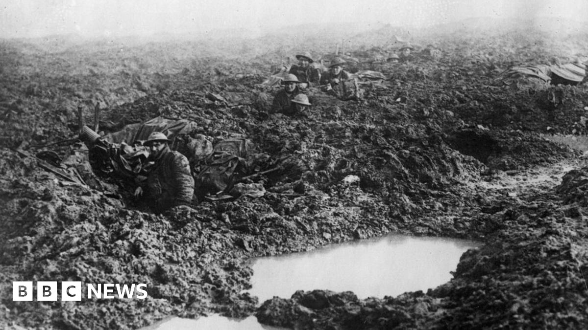 WW1 missing Ypres bells on show ahead of centenary - BBC News