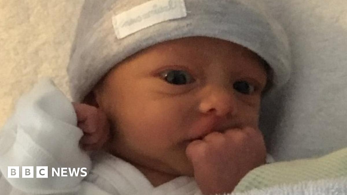 Baby daughter for Sir Chris Hoy and wife Sarra - BBC News