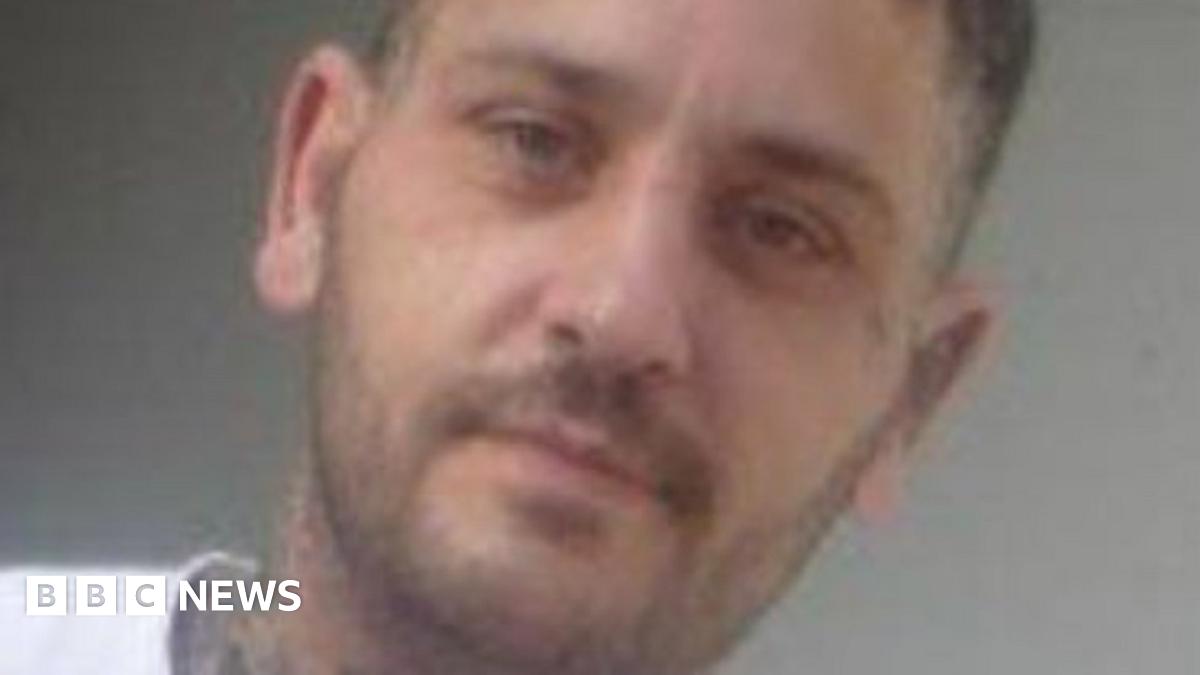 Dean Stansby killing: Two men deny street stab murder - BBC News