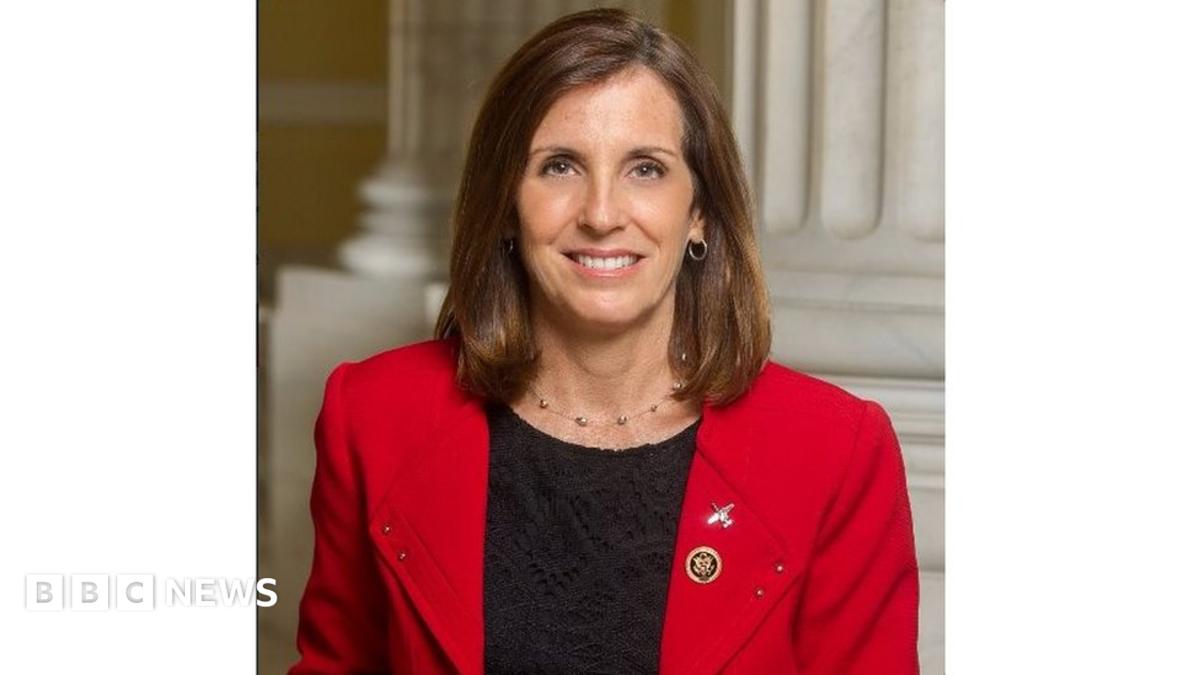 Martha McSally: Man 'threatened to shoot' Trump supporter - BBC News