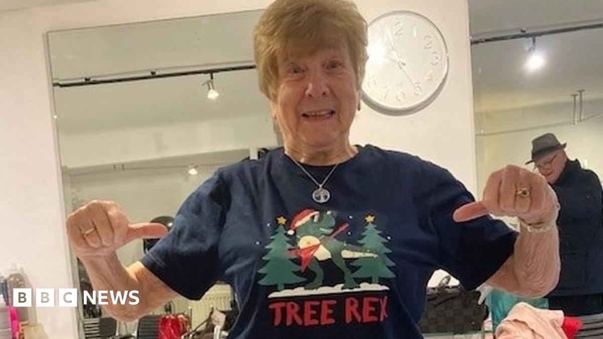 Cheltenham grandmother to plant 720 trees for children's future - BBC News