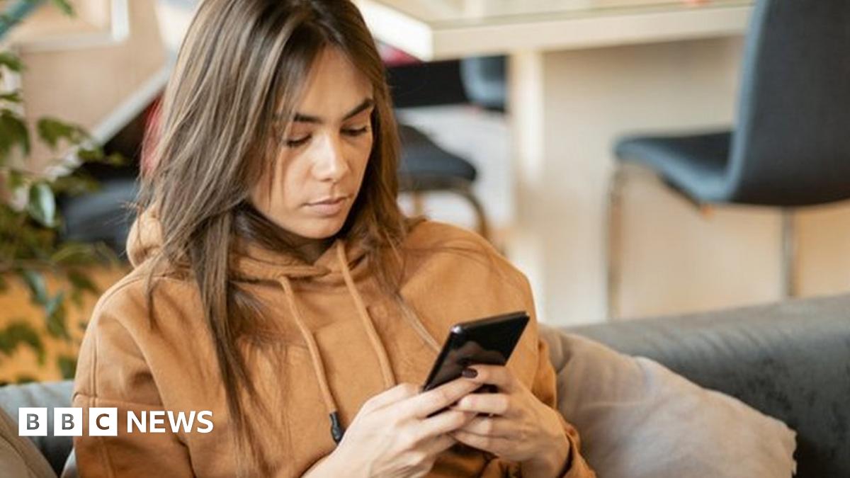 Vodafone-Three merger could lead to higher prices, says watchdog - BBC News