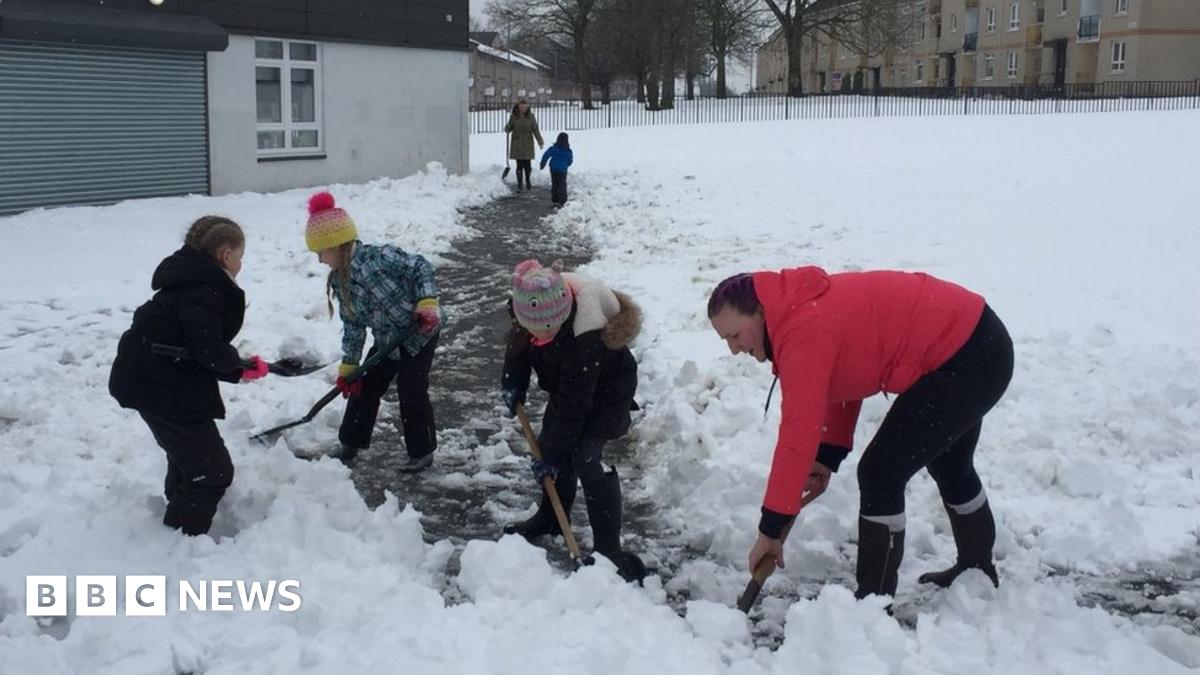 Scottish government warns employers over snow days pay docking - BBC News