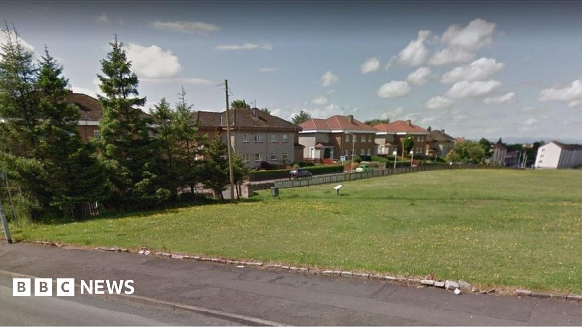Death of man, 28, in Robroyston treated as suspicious - BBC News