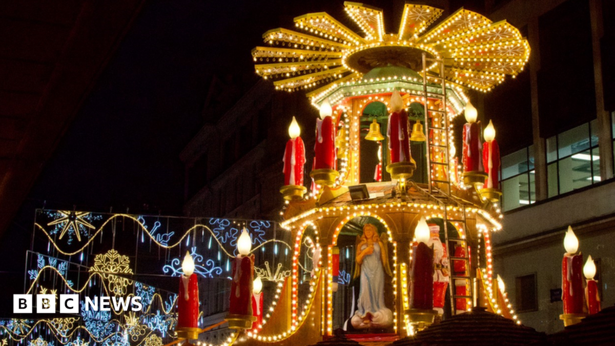 Birmingham Christmas market still on despite woes - BBC News