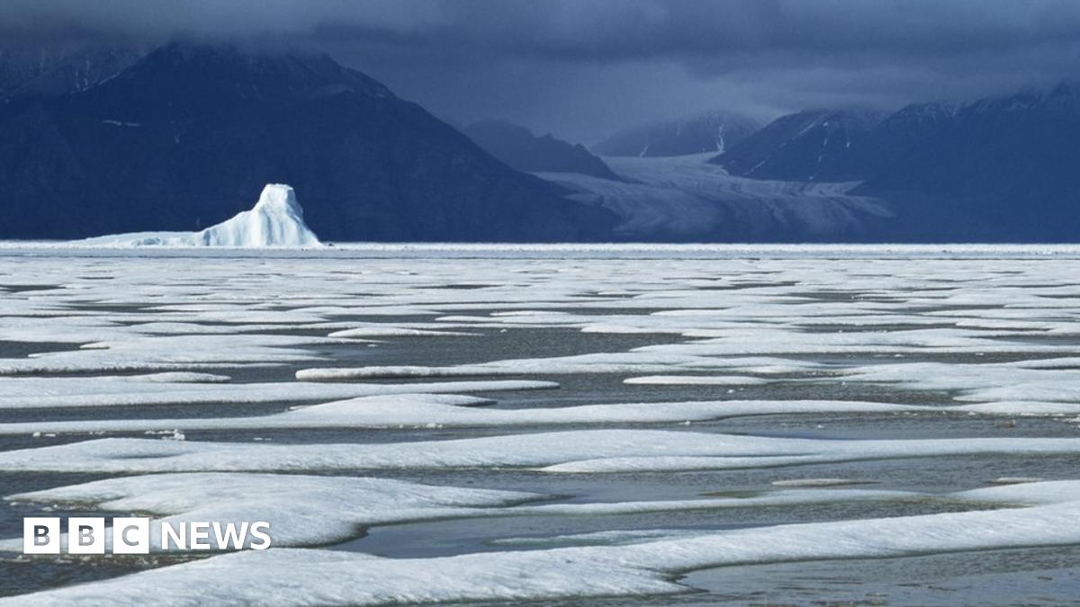 Paris climate deal: Life on a vanishing ice highway in Canada - BBC News