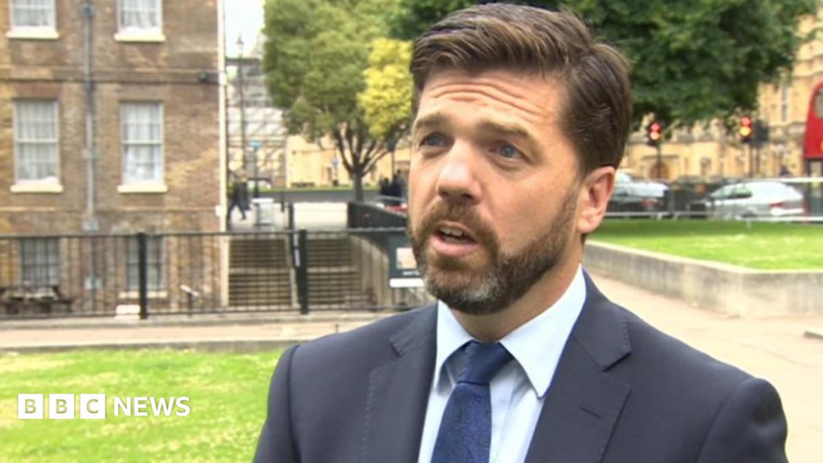 Stephen Crabb MP cleared over harassment claims - BBC News