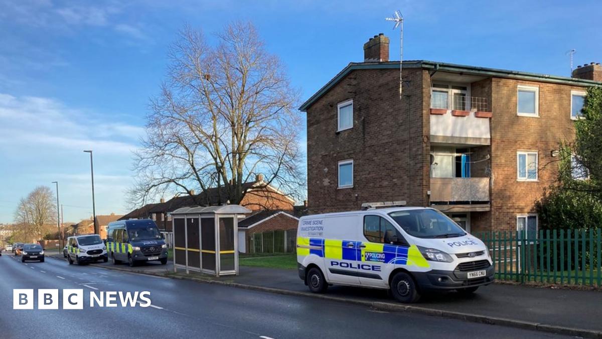 Murder arrests after body found at Gleadless property - BBC News
