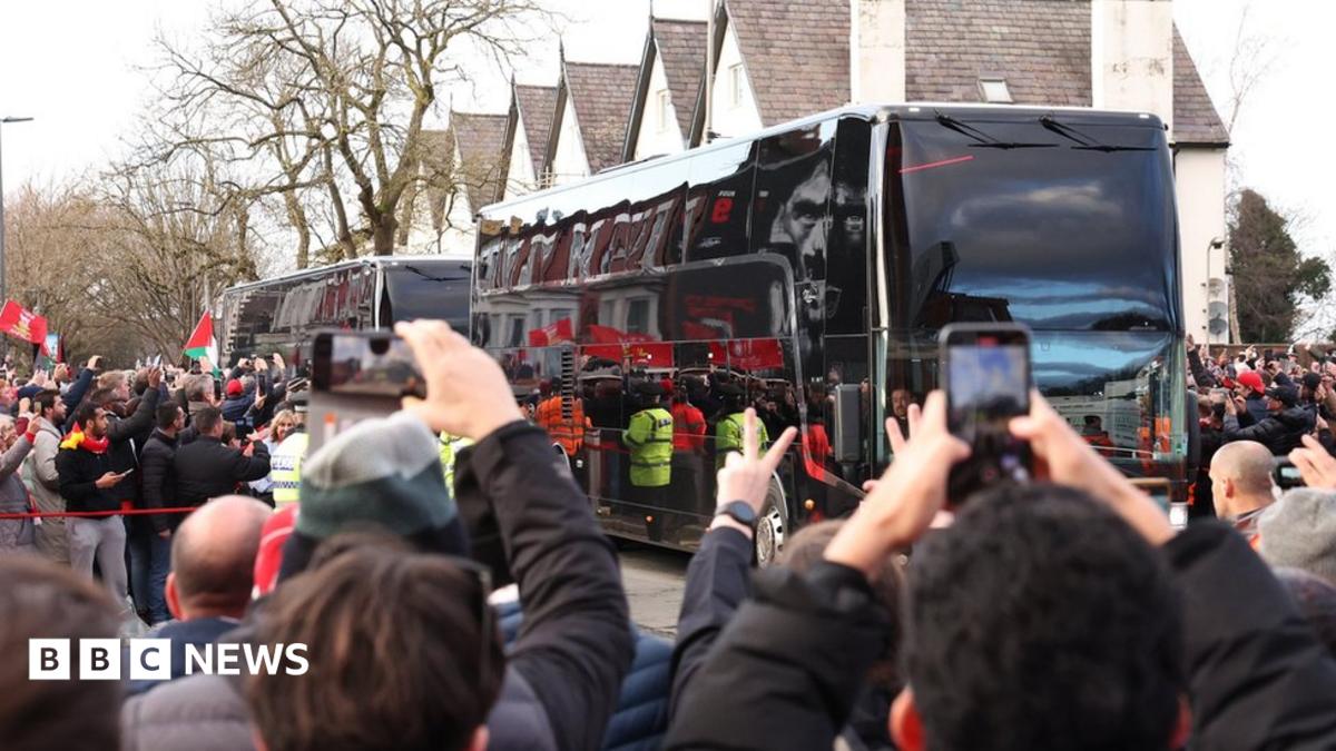 Banning order for man who hit Man Utd team bus with bottle - BBC News