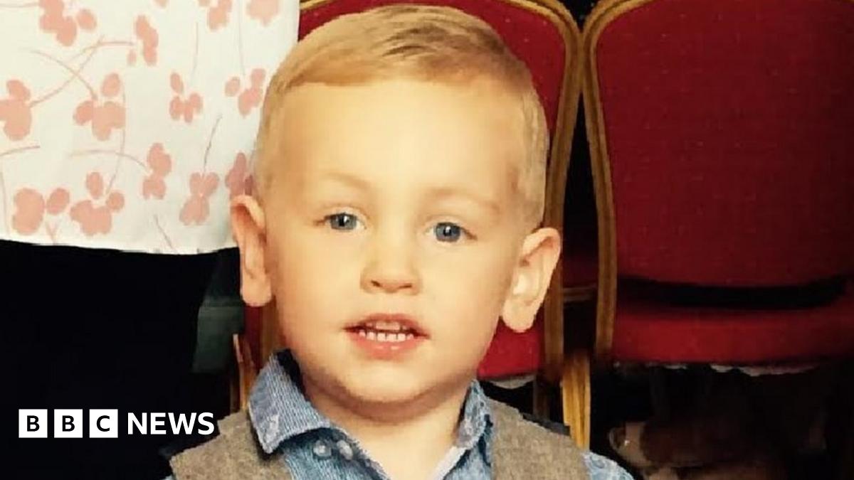 Hartlepool toddler Jacob Jenkins dies after choking on grape - BBC News