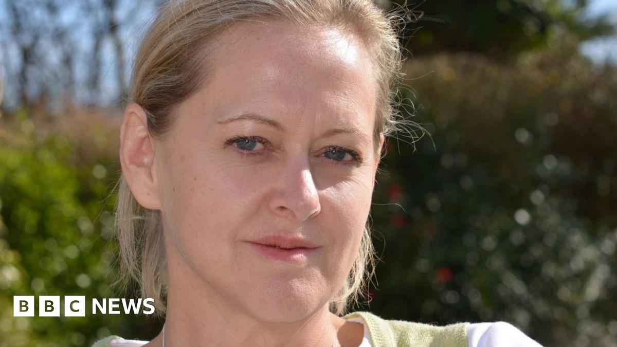 Robyn Mercer murder: Police 'committed' to solving case - BBC News