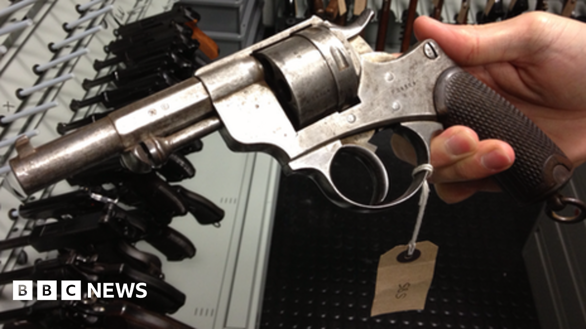 Gun crime: How do weapons appear on England's streets? - BBC News
