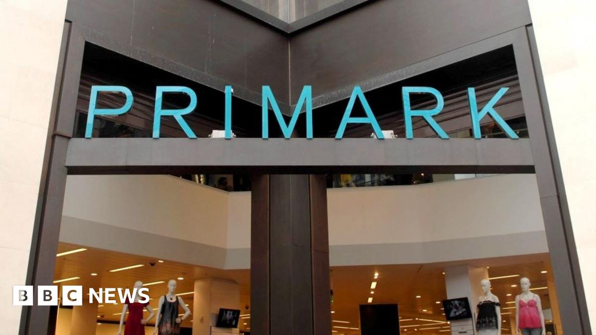 Primark reintroduces women-only fitting rooms - BBC News