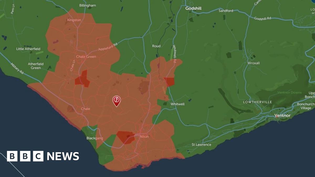 Ventnor: Power restored after tree crashes onto cables - BBC News