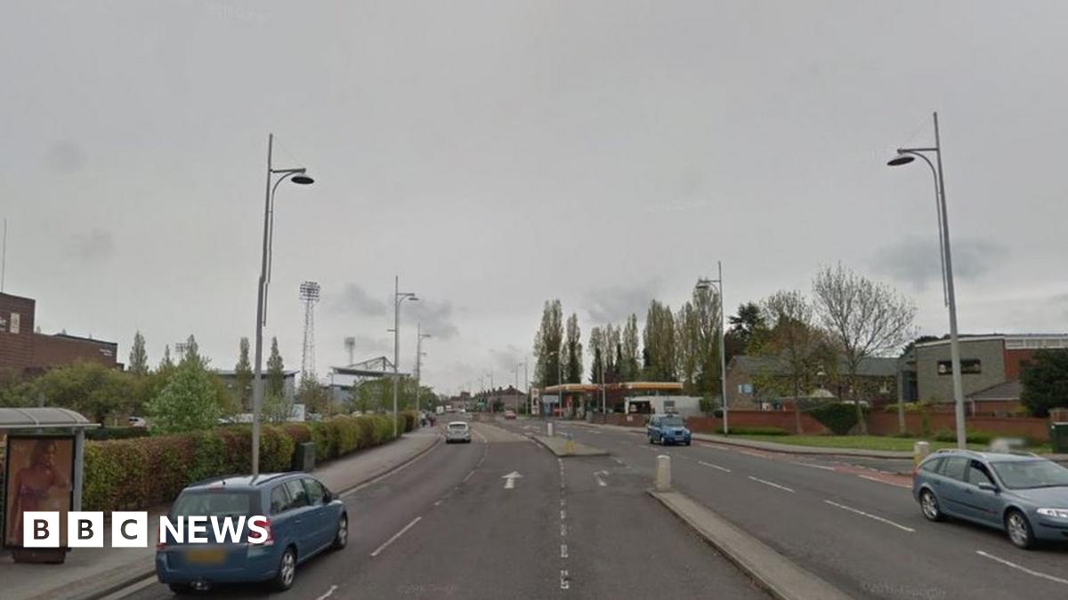 Five weeks of Wrexham roadworks begin on Mold Road - BBC News