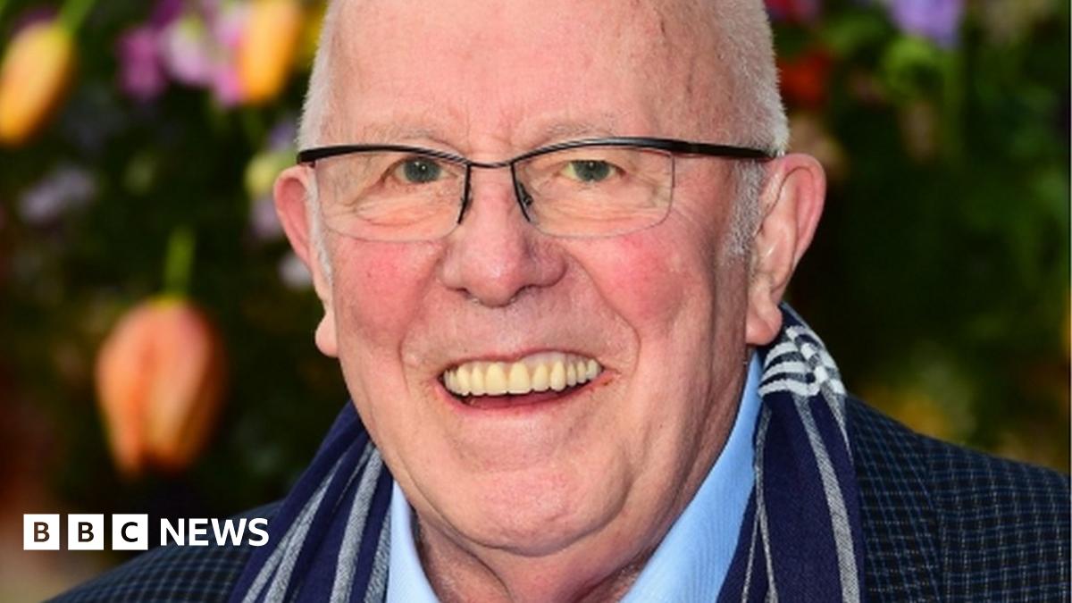 Victor Meldrew actor Richard Wilson suffers heart attack - BBC News