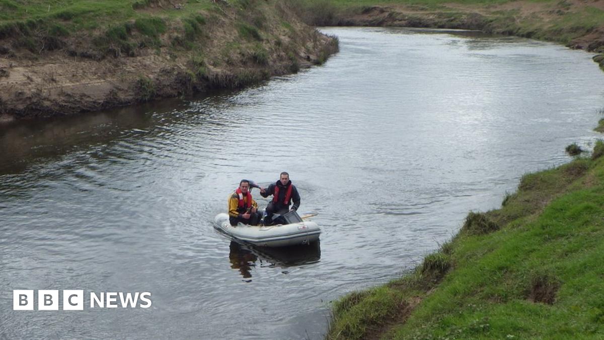 Investigation launched into River Dee ammonia pollution - BBC News
