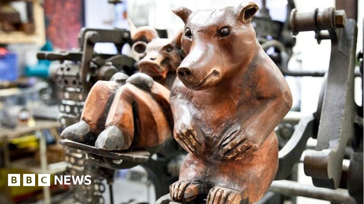 Harris Tweed loom's new life as 'kinetic sculpture' - BBC News