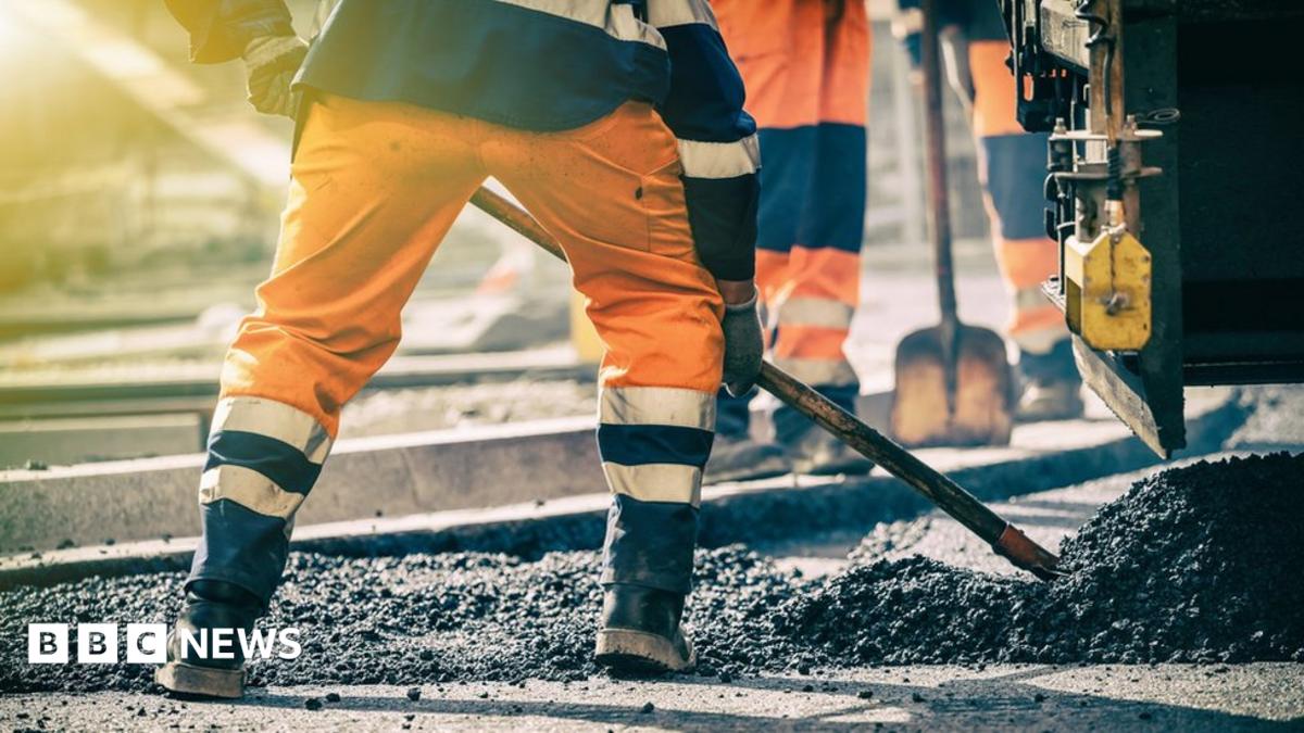 Work starts on section of Benson relief road to cut traffic - BBC News