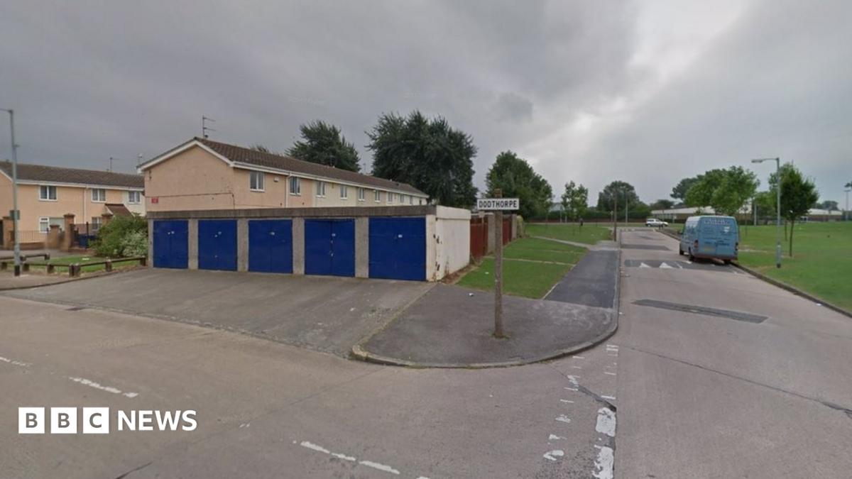 Murder arrest after man found dead in Hull - BBC News