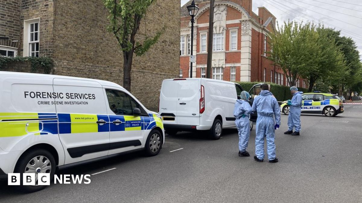 Shea Gordon: Boy, 17, arrested on suspicion of murder - BBC News