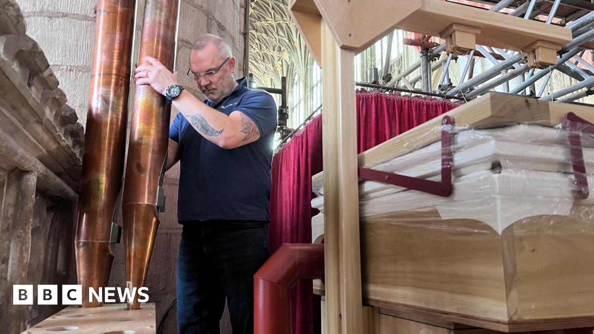New organ at Gloucester Cathedral set to 'break down barriers' - BBC News
