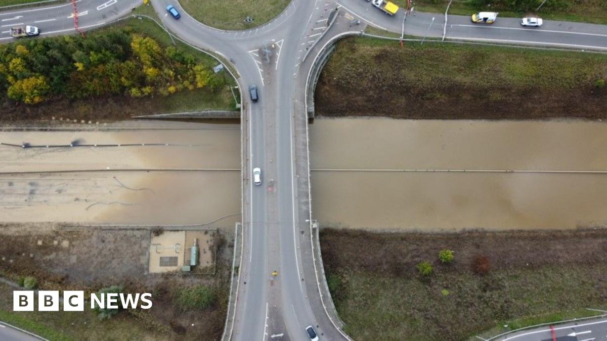 Severely flooded A421 Bedfordshire road fully reopens - BBC News