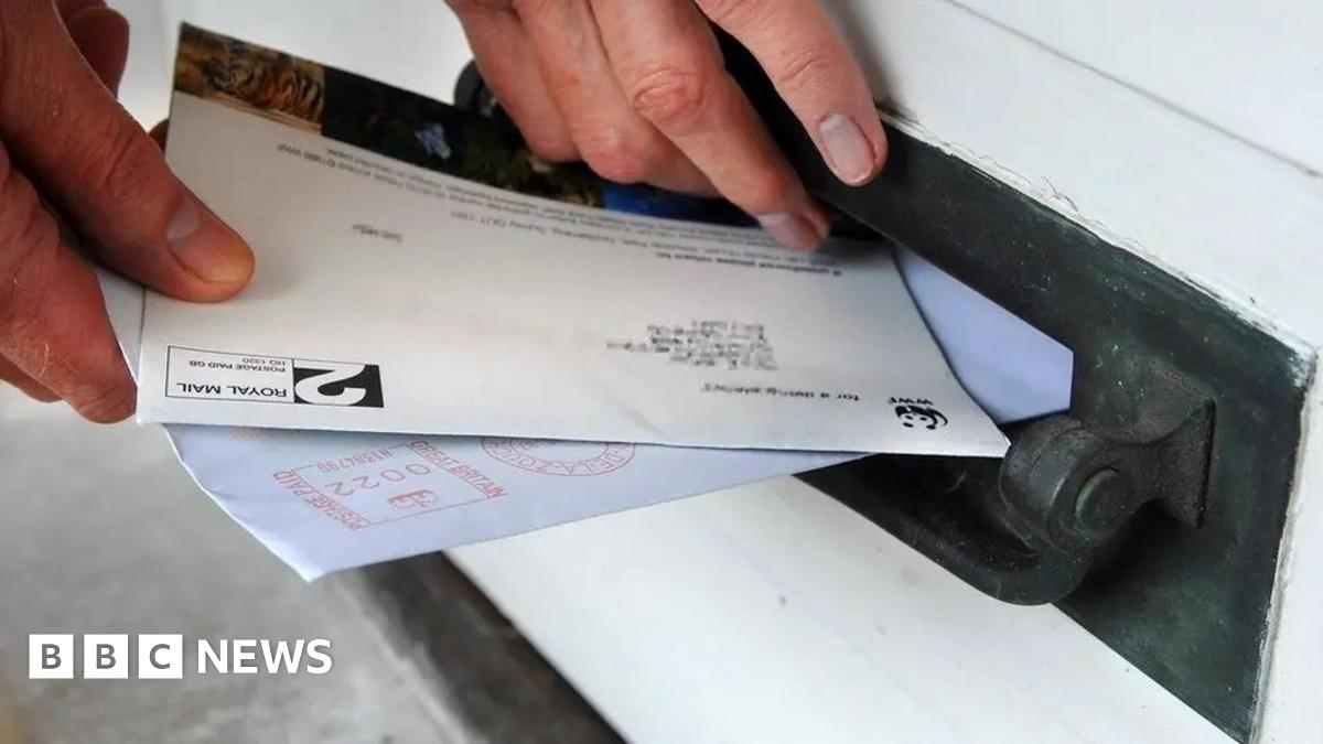 Ex-postman and Corby MP sponsors bill to ban low letterboxes - BBC News