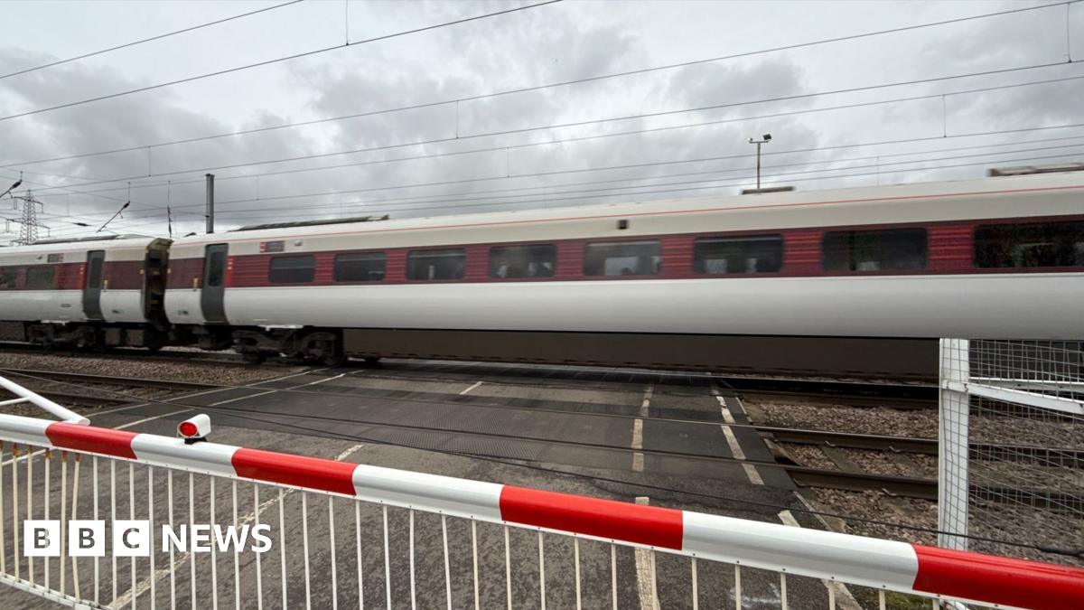 Big city fear for Tempsford villagers near East West Rail station - BBC News