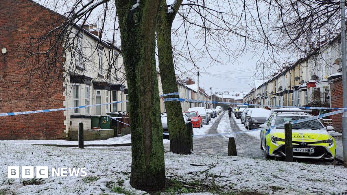Birkenhead houses evacuated after replica weapon found - BBC News